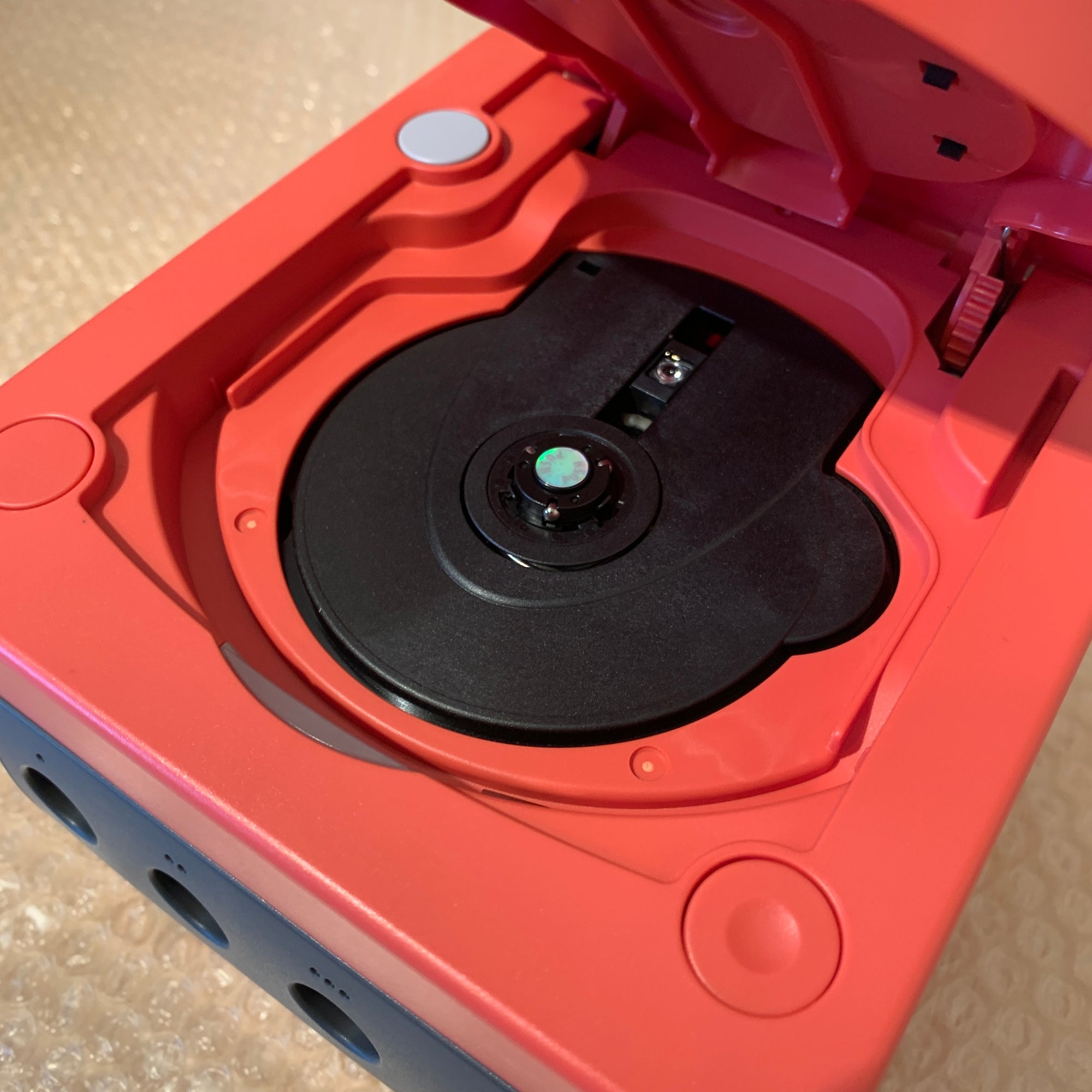 Gundam Char's Customized Gamecube with Gameboy player - Region free ...